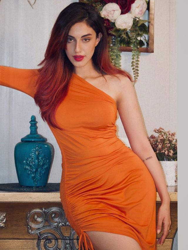 ਮਾਡਲ ਸਮਰੀਨ ਕੌਰ ਦੀ ਟੌਨਡ ਅਤੇ ਕਰਵੀ ਫਿੱਗਰ ਜਿੱਤਦੀ ਹੈ ਪ੍ਰਸ਼ੰਸਕਾਂ ਦੇ ਦਿੱਲ ...