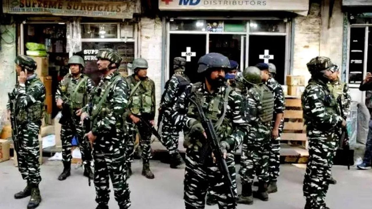 Manipur Violence: ਕਮਾਂਡੋ ਦੇ ਕਤਲ ਤੋਂ ਬਾਅਦ ਬਾਅਦ ਐਕਸ਼ਨ 'ਚ CRPF, ਛੁੱਟੀ 'ਤੇ ...