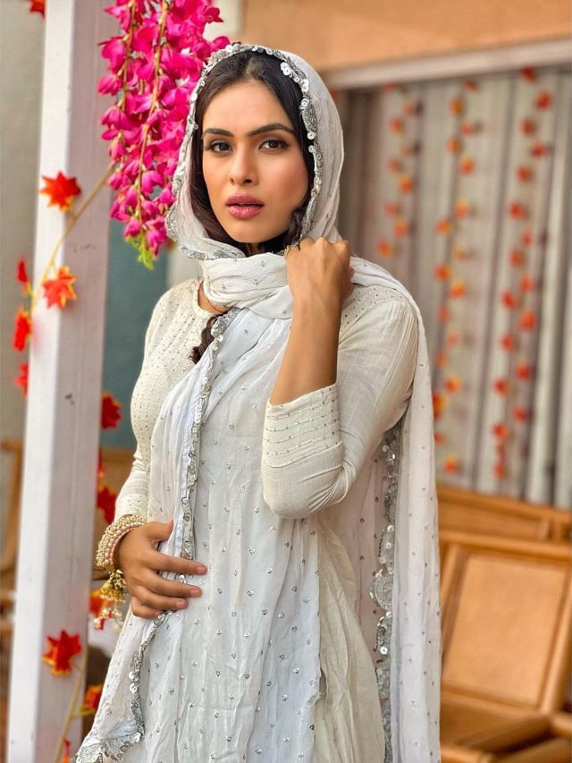 ਦੇਸੀ ਲੁੱਕ ਵਿੱਚ ਨਜ਼ਰ ਆਈ ਨੇਹਾ ਮਲਿਕ, ਸੂਟ ‘ਚ ਤਸਵੀਰਾਂ ਕੀਤੀ ਸ਼ੇਅਰ – Punjabi News