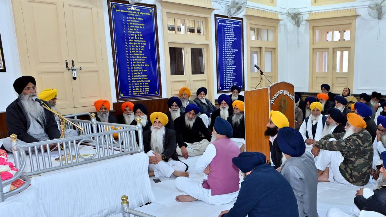 ਸੁਲਤਾਨਪੁਰ ਲੋਧੀ ਗੁਰਦੁਆਰੇ 'ਚ ਪੁਲਿਸਿਆ ਕਾਰਵਾਈ ਦੇ ਮਾਮਲੇ 'ਤੇ SGPC ਦੀ ਬੈਠਕ; 4 ਮਤੇ ਪਾਸ | Sgpc meeting on ...