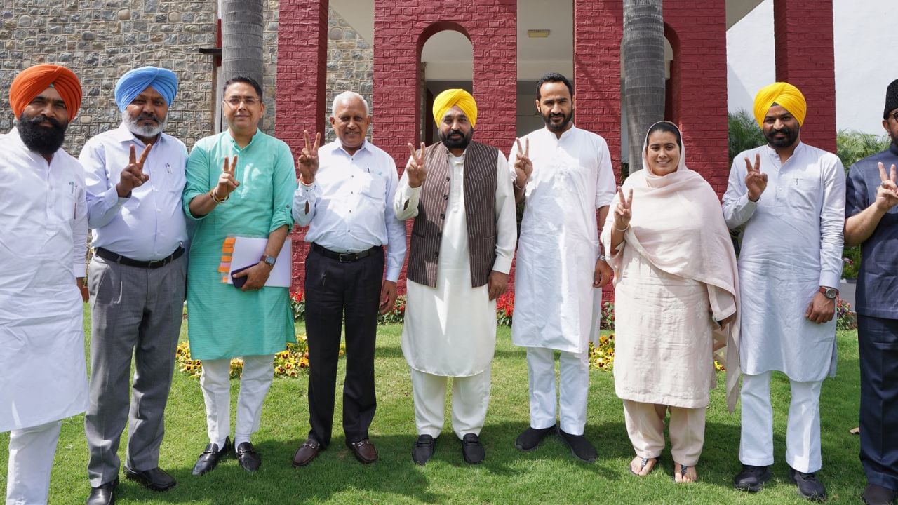 ਫਤਿਹਗੜ੍ਹ 'ਚ CM ਮਾਨ ਨੇ ਸੰਭਾਲਿਆ ਮੋਰਚਾ, ਵਰਕਰਾਂ ਨਾਲ ਮਿਲ ਬਣਾਈ ਰਣਨੀਤੀ | CM bhagwant mann meeting with ...