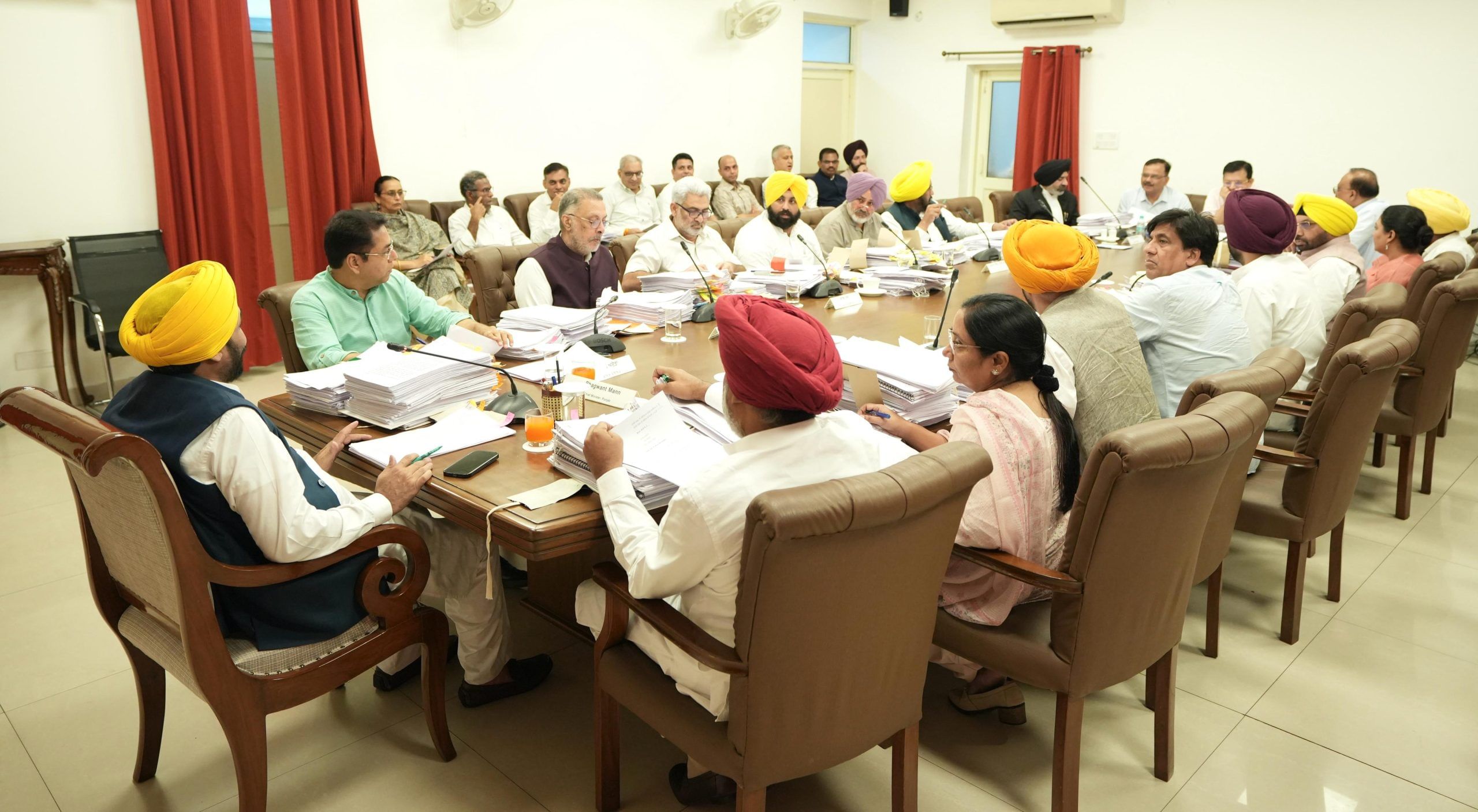 4 ਮਹੀਨਿਆਂ ਬਾਅਦ ਹੋਈ ਕੈਬਨਿਟ ਦੀ ਬੈਠਕ, ਥੋੜ੍ਹੀ ਦੇਰ ਵਿੱਚ ਫੈਸਲਿਆਂ ਦਾ ਹੋਵੇਗਾ ਐਲਾਨ | Punjab cabinet ...