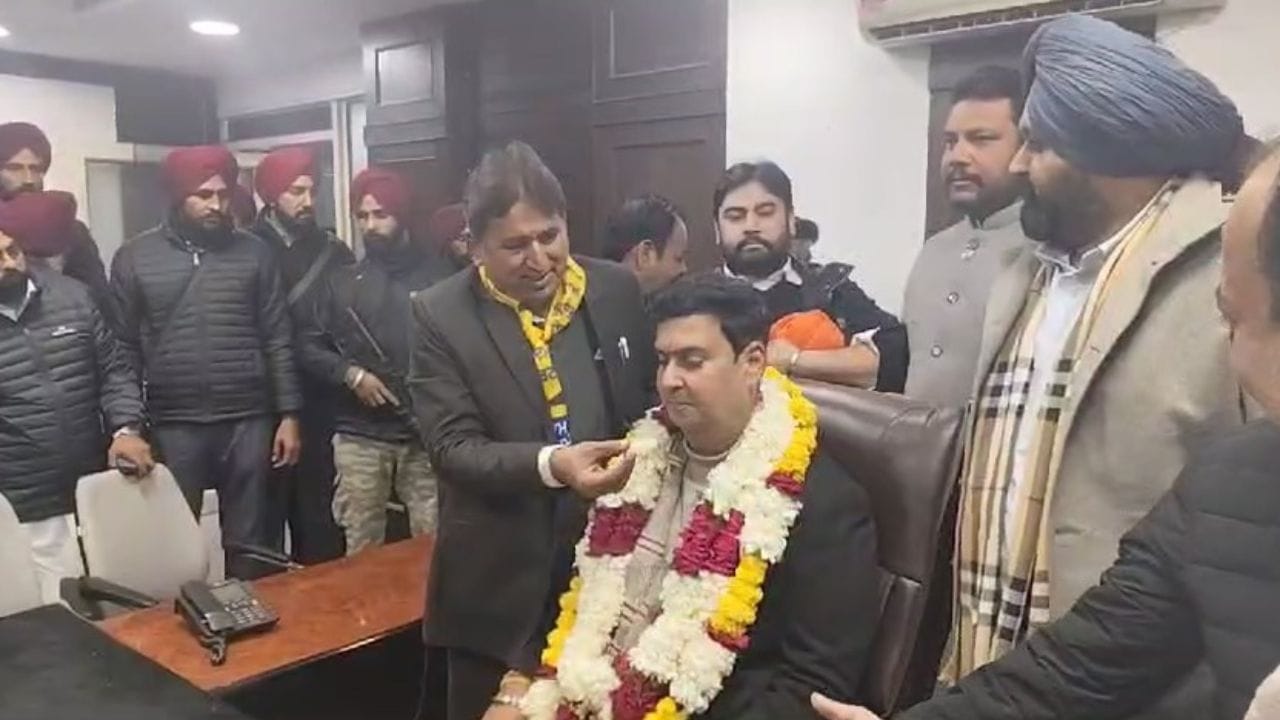 ਜਲੰਧਰ ਨਗਰ ਨਿਗਮ ਨੂੰ ਮਿਲਿਆ ਨਵਾਂ ਮੇਅਰ, ਵਿਨੀਤ ਧੀਰ ਨੂੰ ਮਿਲਿਆ ਅਹੁਦਾ, 46 ...