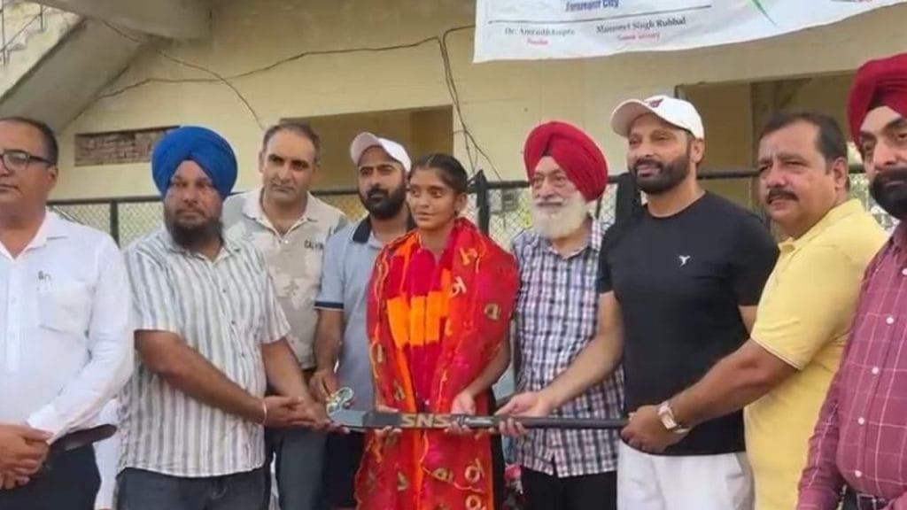 ਜਪਾਨ 'ਚ ਚਮਕੀ ਫਿਰੋਜ਼ਪੁਰ ਦੀ ਰਸ਼ਮੀਨ ਕੌਰ, ਹਾਕੀ 'ਚ ਵਧਾਇਆ ਜ਼ਿਲ੍ਹੇ ਦਾ ਮਾਣ ...